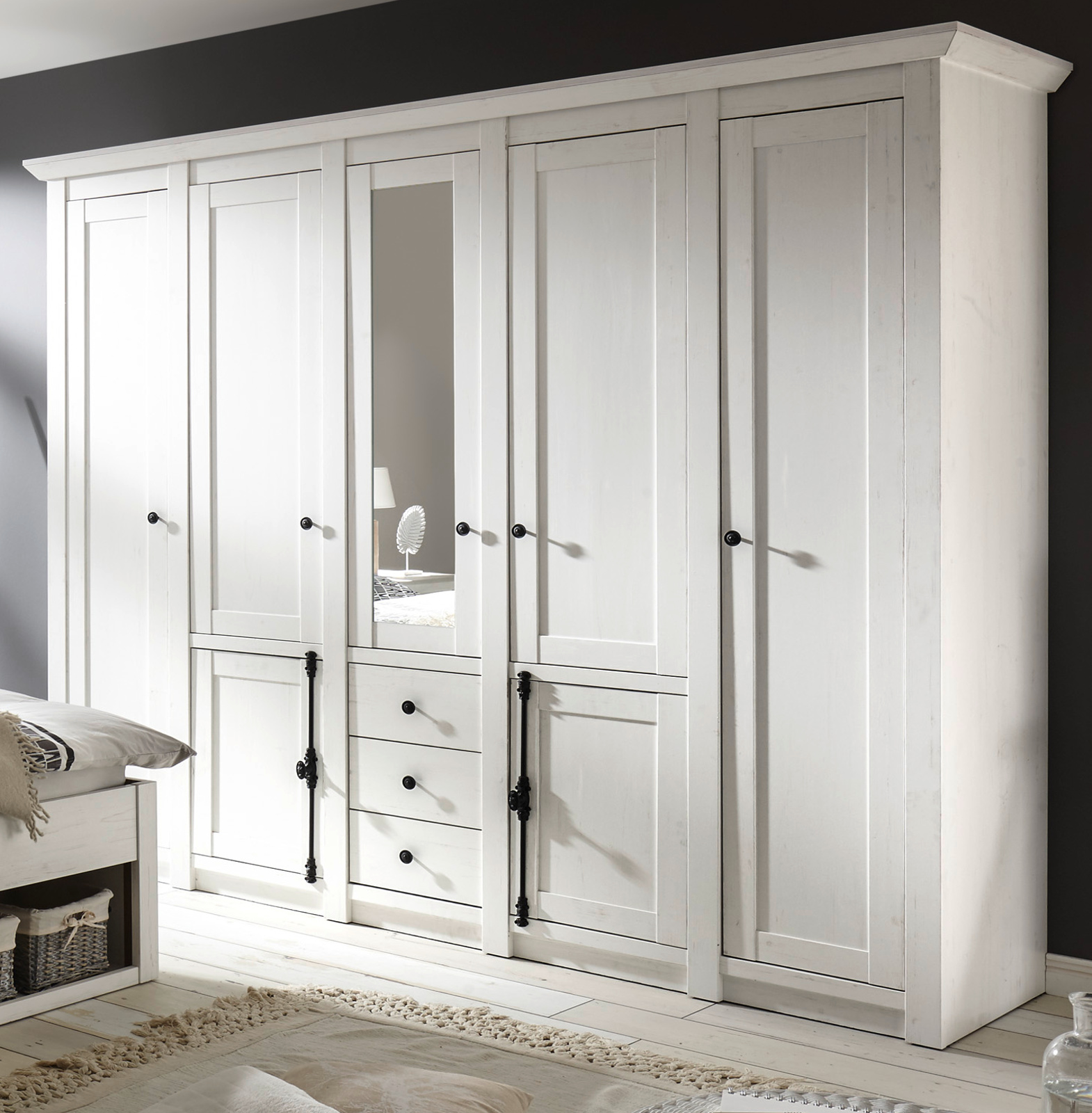 Kleiderschrank quot Hooge quot in Pinie wei 223 Landhaus 236 cm